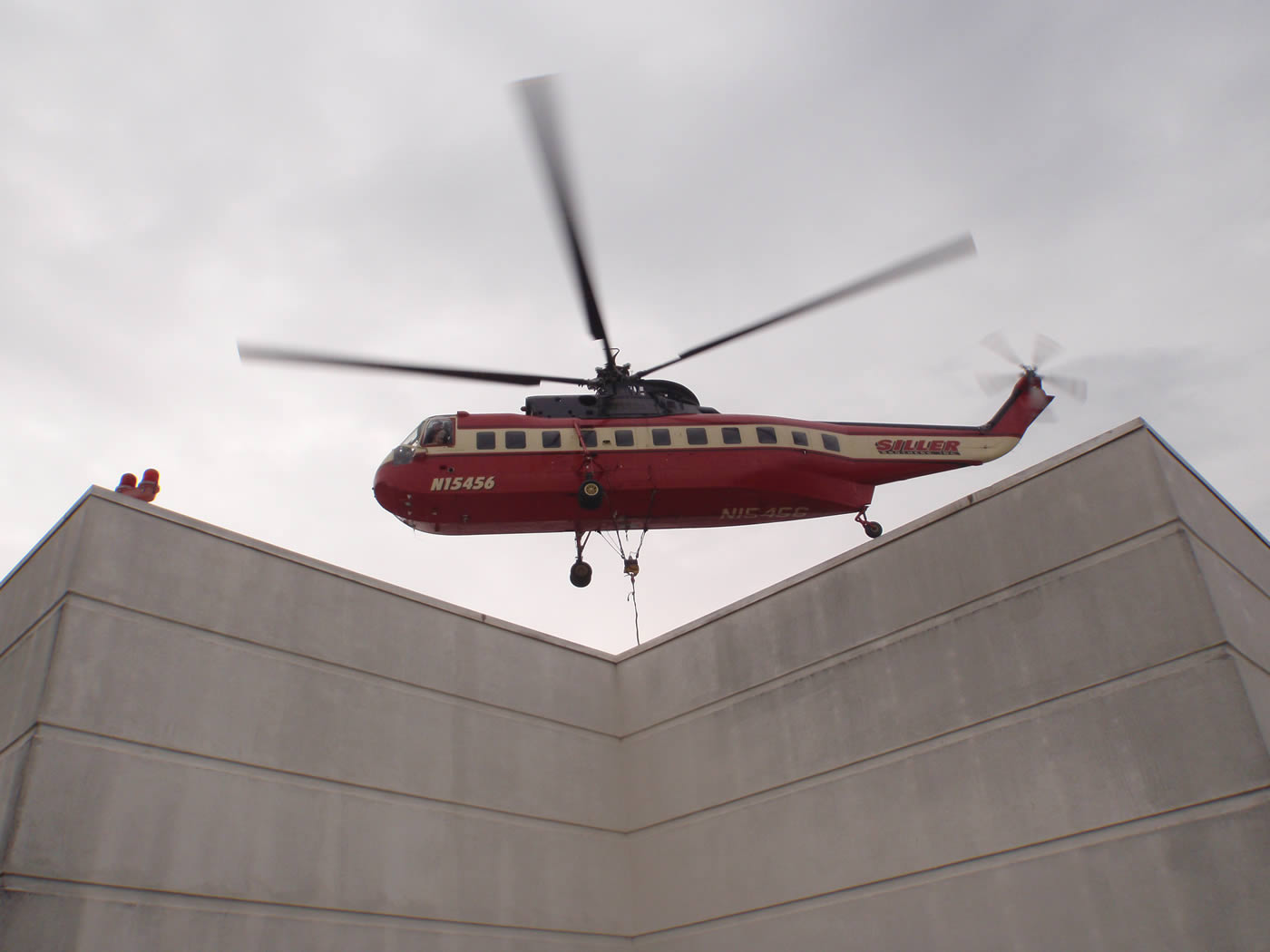 Stainless Aquatics Residential Steel Pool Helicopter Installation
